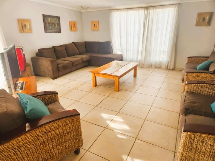 Queensberry Cottage - Benoni - Benoni