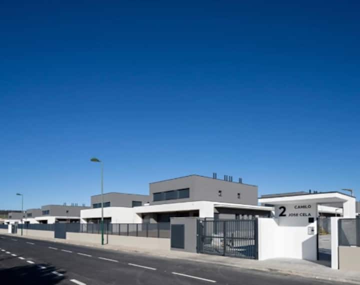 Modern Chalet Madrid Escape - Alcala de Henares