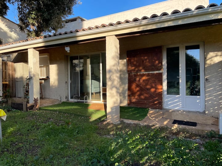 Dans La Campagne Proche De Montpellier - Claret