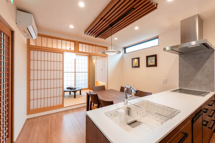 Takayama昭和の宿-b 
    市中心新房｜高配厨卫｜地暖｜超市步行1分钟｜無料駐車 - 高山市