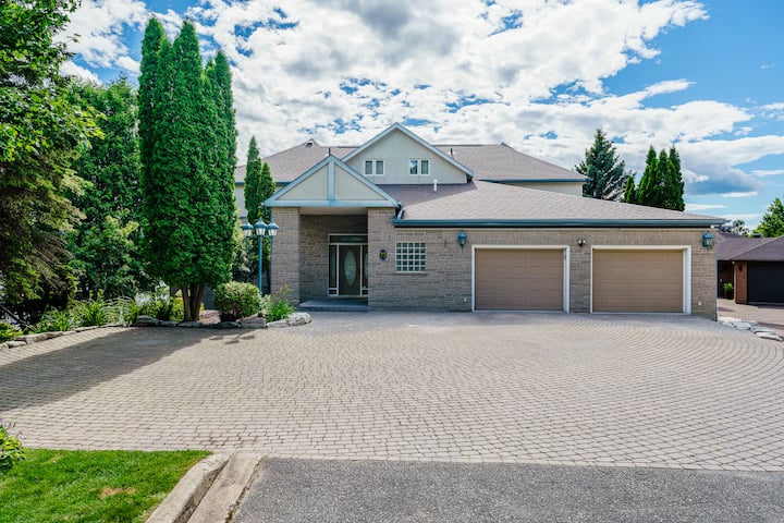 Luxury Ramsey Lake House - Greater Sudbury