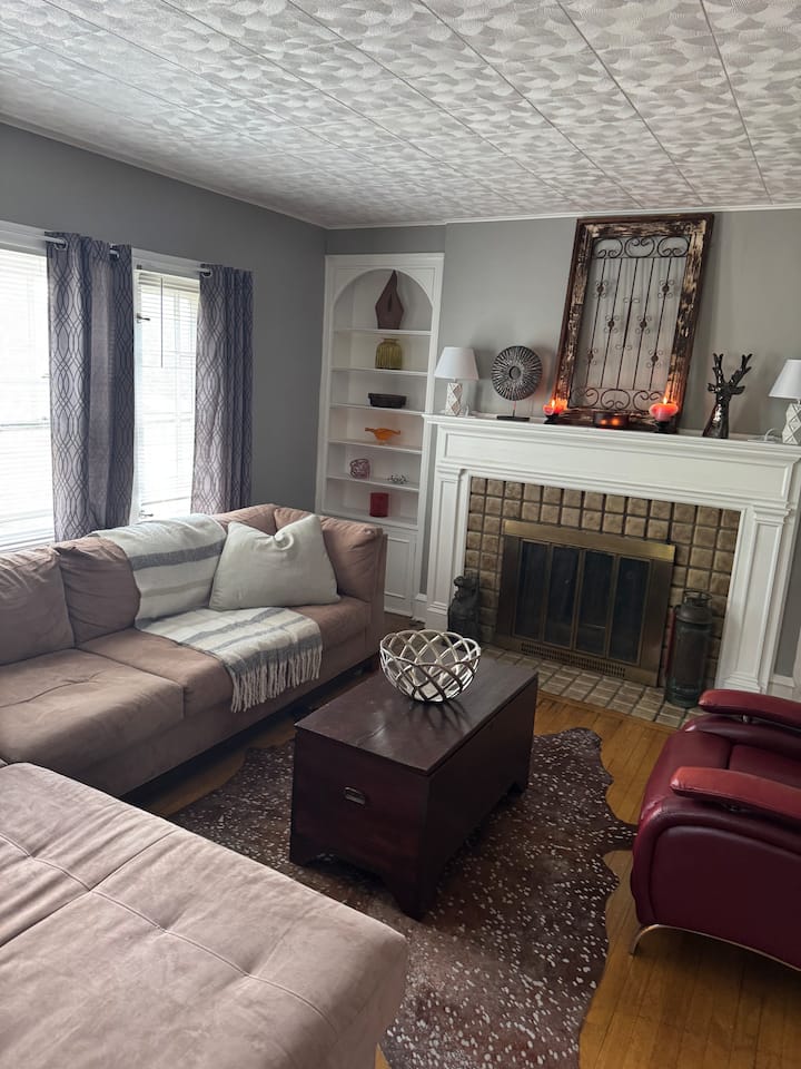Big Place. A Cozy Nw Lakewood Getaway. - Cleveland, OH