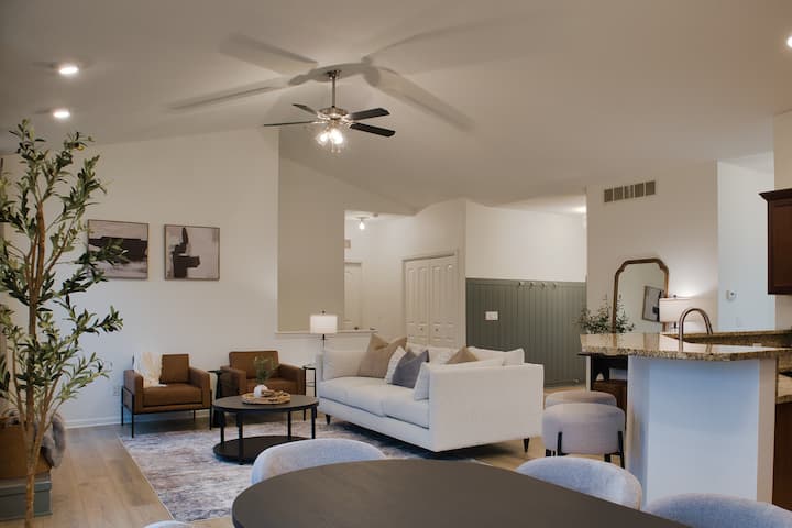 The Duke: Spacious 4bd | 3ba Near Airport|downtown - Des Moines, IA