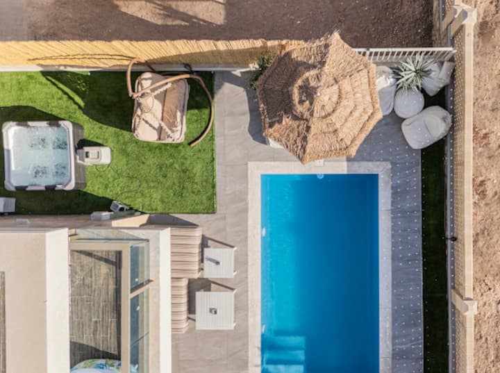 וילה יוקרתית עם בריכה וג׳קוזי מול החוף של מוש - Eilat