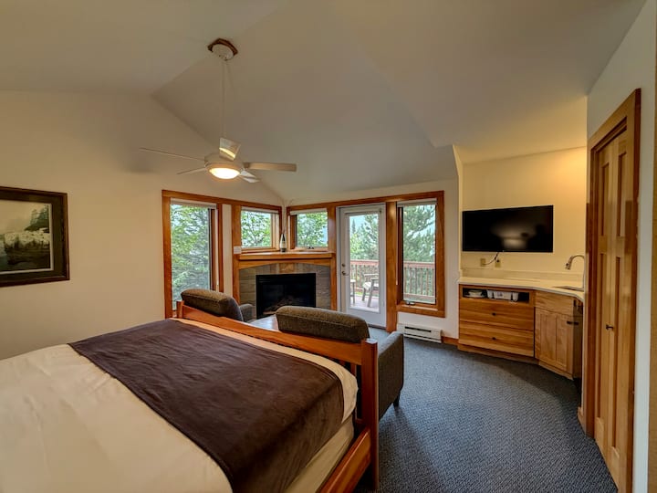 Ridge & River Upper Guest Room - Lutsen, MN