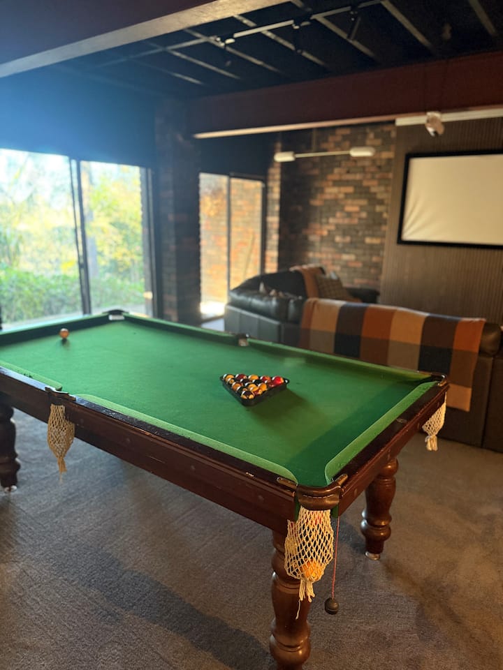 Frat House Fun In Faulconbridge - Springwood