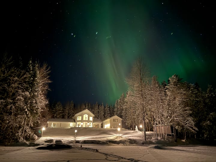 Sjönära Gårdshus På Landet Med Härlig Utsikt - Vindeln