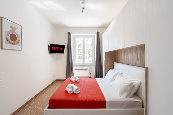 A Due Passi Da Città Del  Vaticano - Cipro's House - Rom