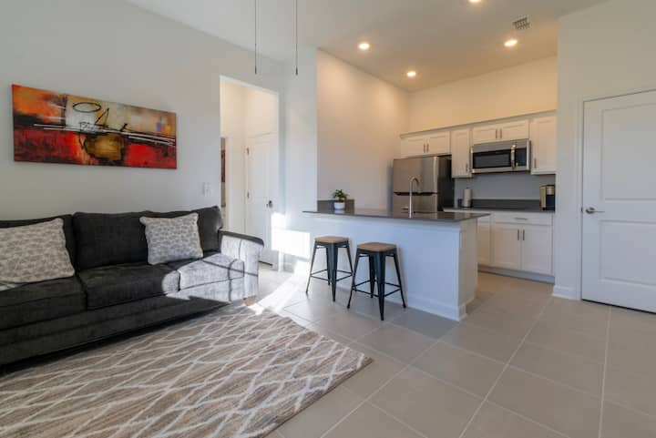 Apartment For Travel Workers /Desk & Full Kitchen - Clermont, FL