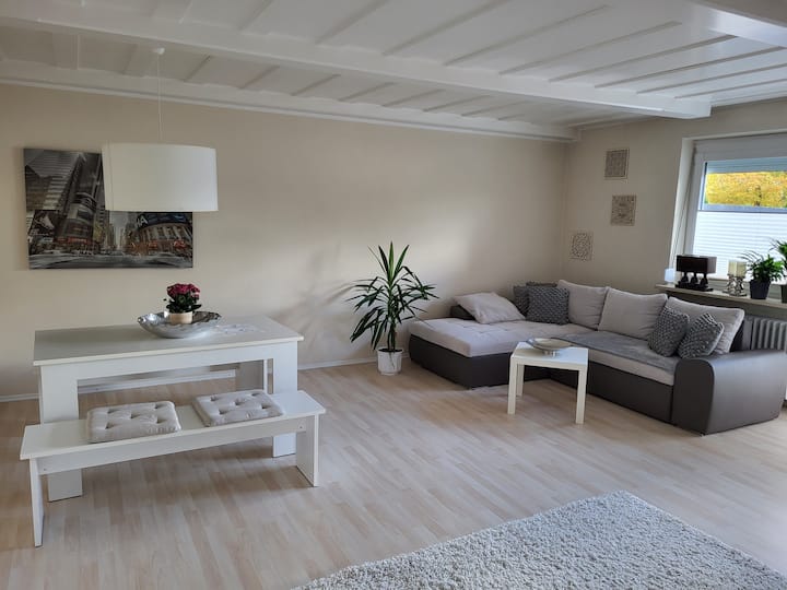 Helle Dachgeschosswohnung Direkt An Der S- Bahn - Feldkirchen