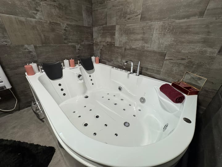 Appartement La « Bulle D’amour » Avec Jacuzzi - Mulhouse