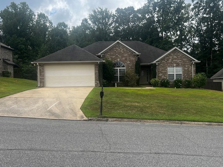 Cozy Tuscaloosa Home W/ Jacuzzi - Tuscaloosa, AL