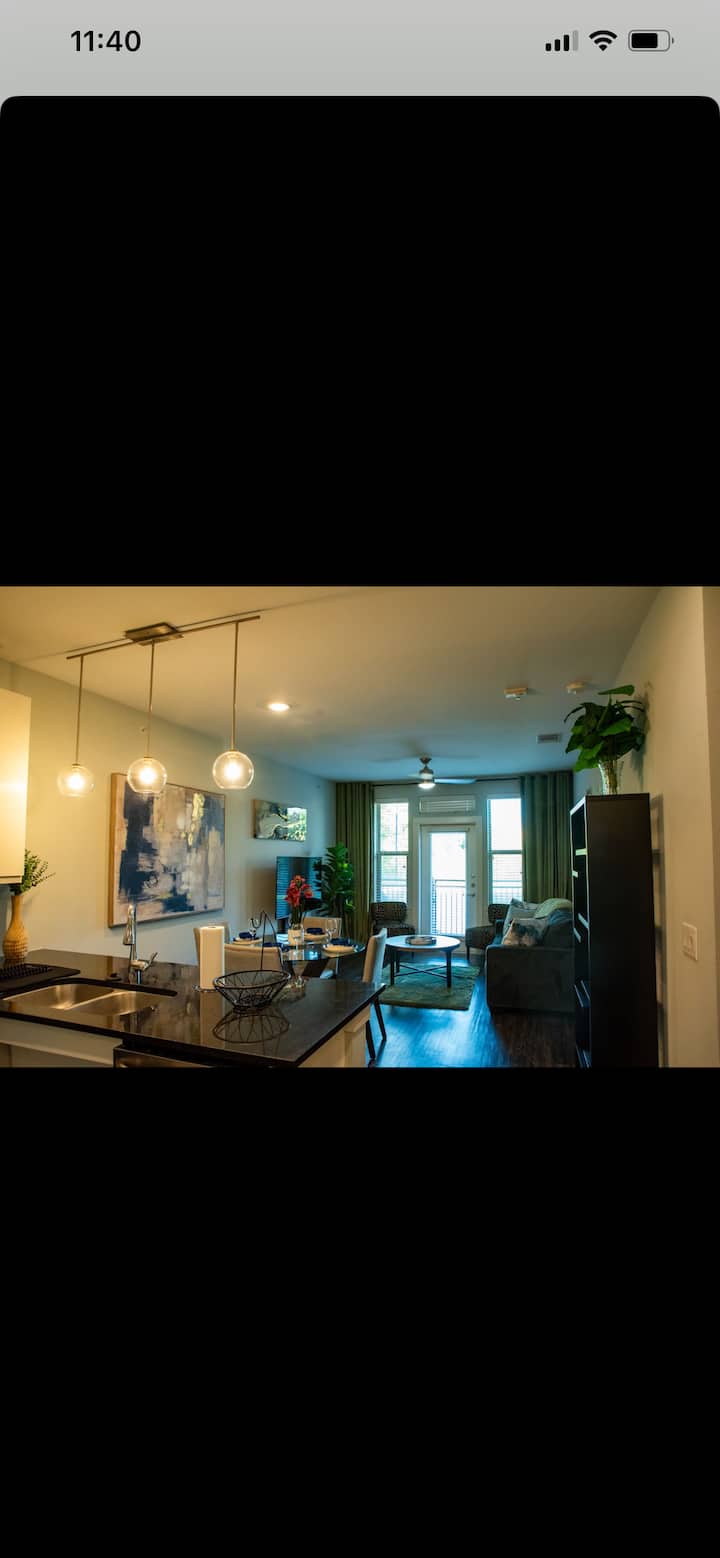 Business Deluxe Suite
15 Min From Dfw & Love Field - Farmers Branch, TX