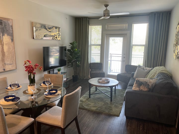 Business Deluxe Suite
15 Min From Dfw & Love Field - Farmers Branch, TX