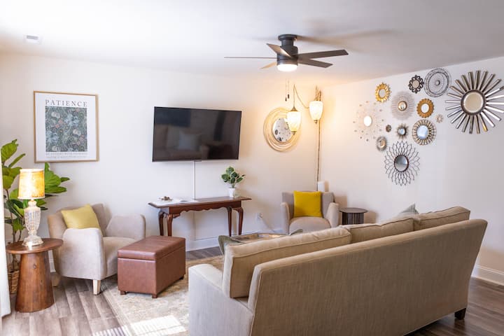 Modern 2br Townhouse | Near Centra & Liberty Univ - Lynchburg, VA