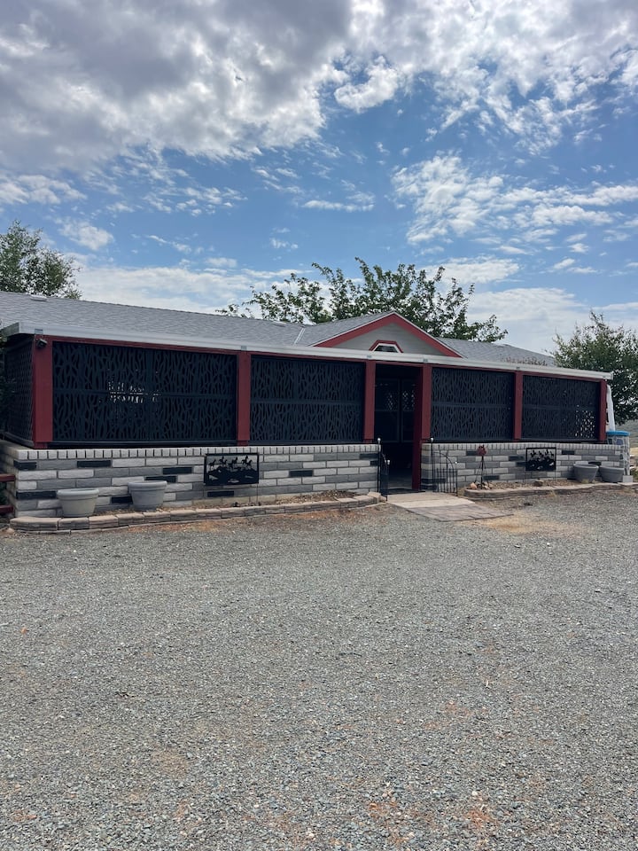 Big Bear By Mortimer Farms Mtn Views Sleeps 5 - Prescott Valley, AZ