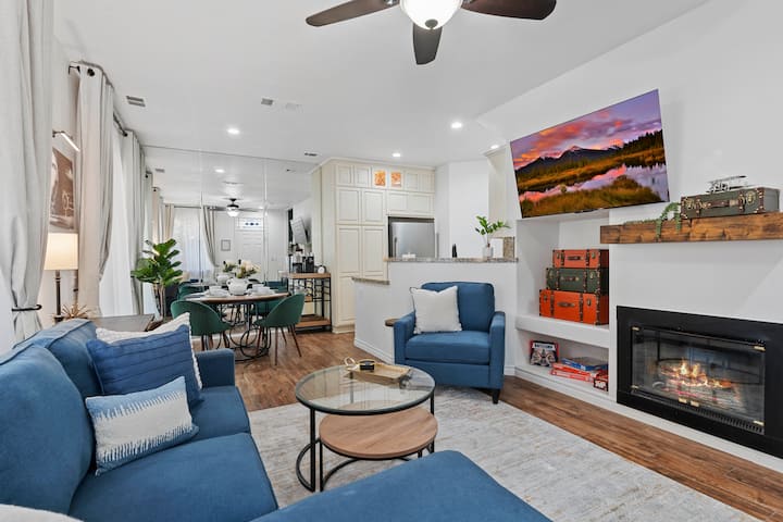 Industrial-chic 2br Townhouse Near Pool & Hot Tub - Santa Clarita, CA
