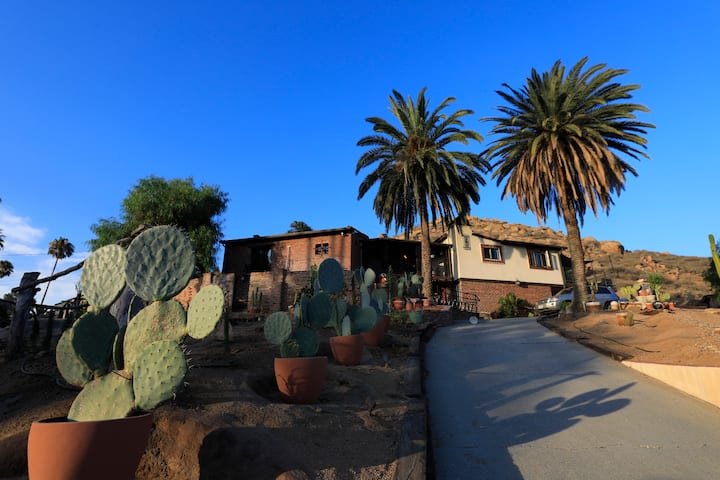 Riverside 全景，静谧与便利并存的山景宅，完美融合自然与城市，白日灿烂 夜色迷离，等您回家。 - Riverside, CA