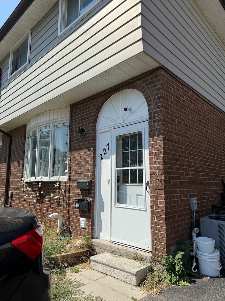 Peaceful Guest Stay Oshawa - Oshawa