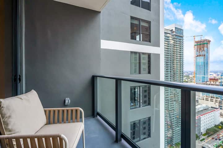 Hotel 601 1br | Bay View Balcony & W/d + Pool - Miami Beach, FL