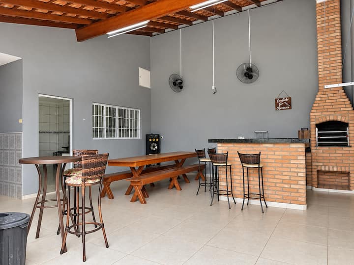 Well Located And With A Gourmet Area And Karaoke - Brotas