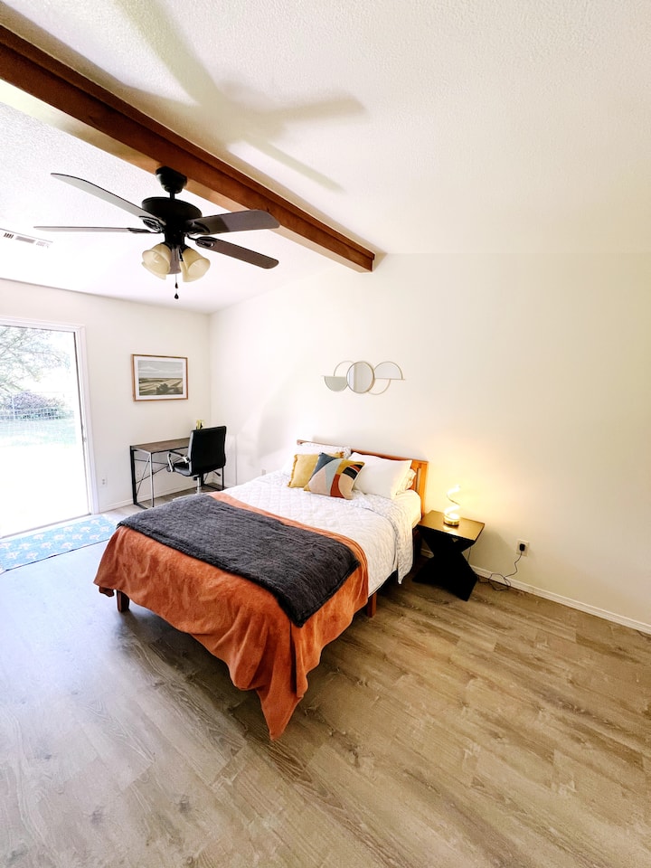 Little Fox Den - Fayetteville, AR