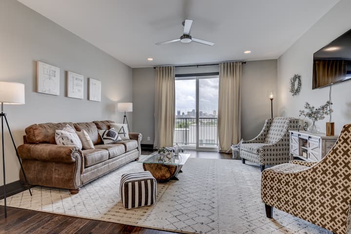 City Views | Honky-tonk Hideaway | Pool Table - Nashville, TN