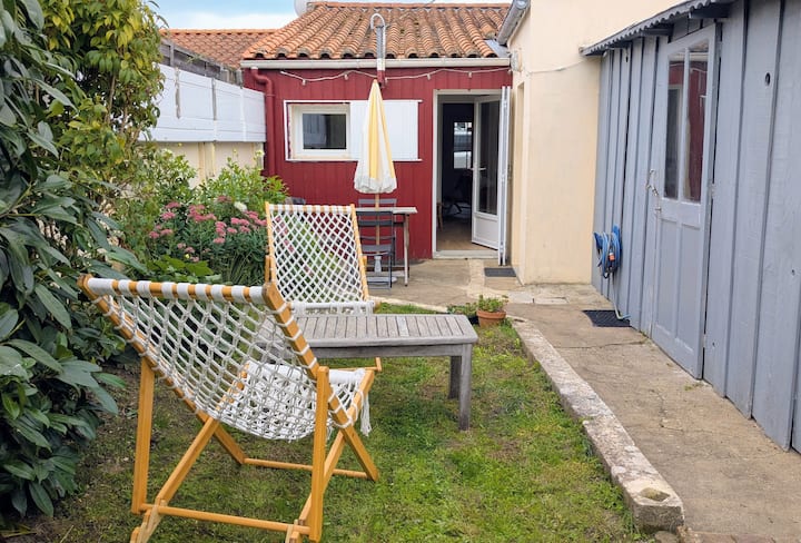Maisonnette De Ville Avec Jardin - Luçon