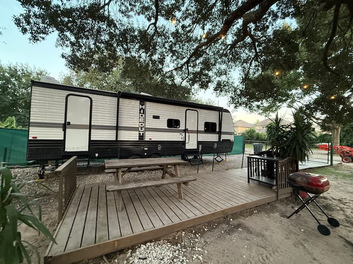 Glamping Oak (Rv Hideout) - Katy, TX