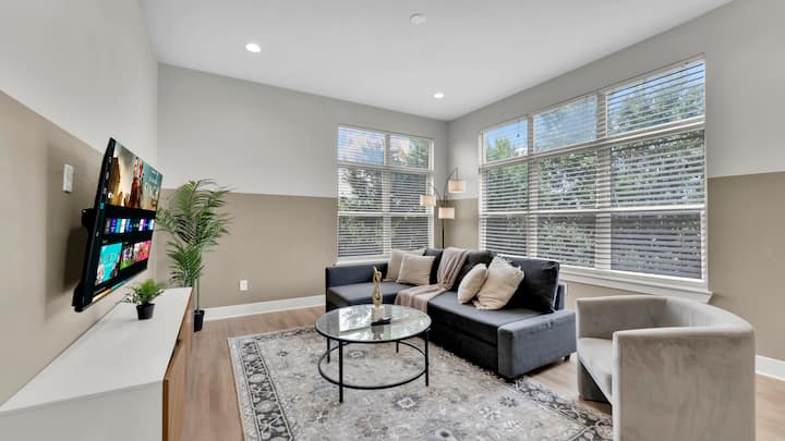 Luxury 2bd | Deep Ellum | Free Parking | Pool+gym - Dallas, TX