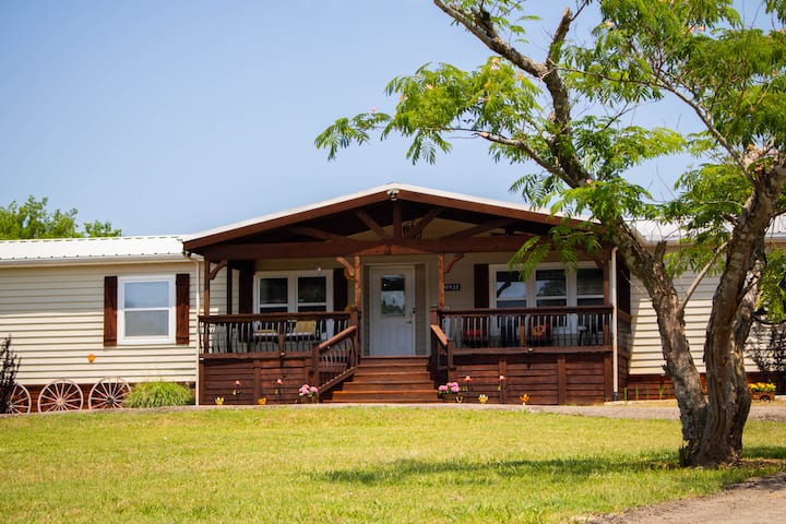 Hideaway Villa Home - BarnHill Vineyard, Anna