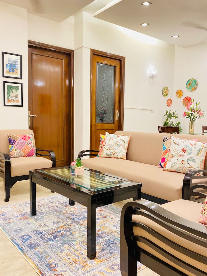 Cosy 2 Bedroom Apartment In Defence Colony - New Delhi