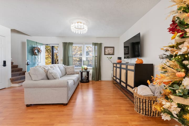 The Concordia – Cozy Downtown Morganton Retreat - Morganton, NC