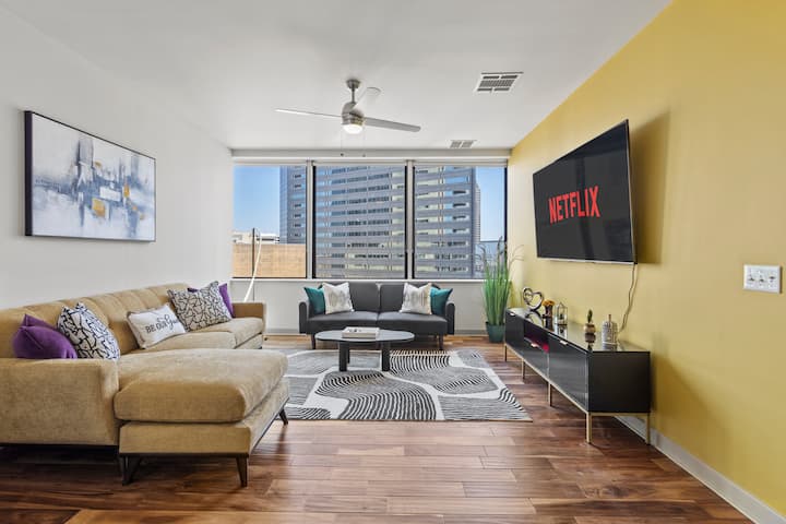 *New* Heart Of Dallas - Views/pool/gym - 2b/2ba - Dallas, TX