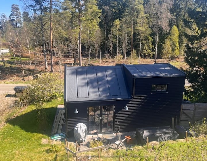 Tillflyktsort Vid Sjön Med Kanot - Borås