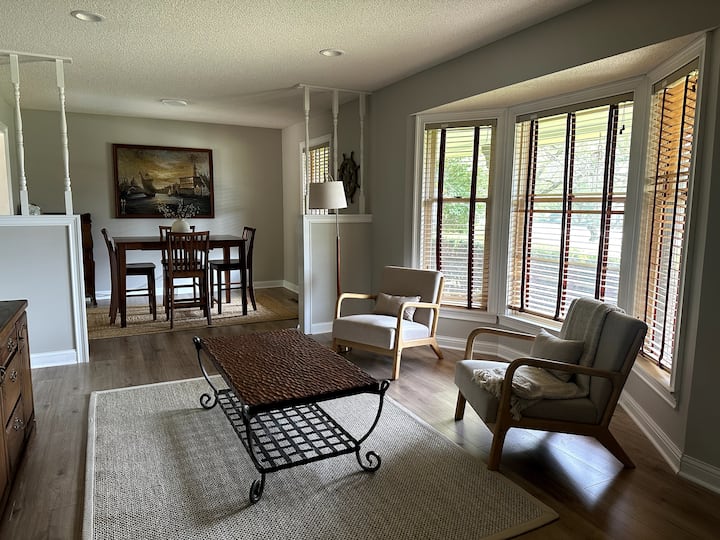 Tranquil Kc Home On 1.5 Acres, North Of Downtown - Platte City, MO