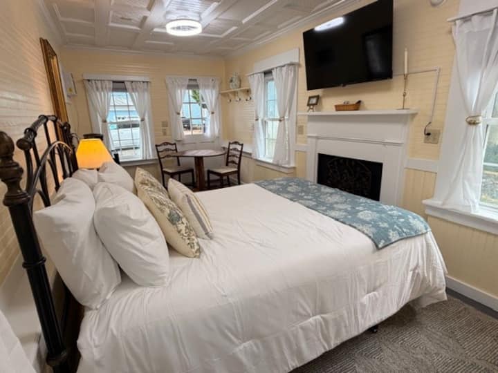 Suites On Pollock - The Cottage Suite - New Bern, NC