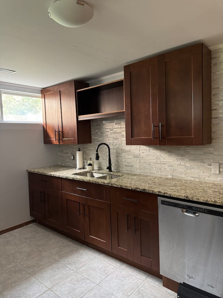 2 Bedroom Spacious Bsmt Suite - Thunder Bay