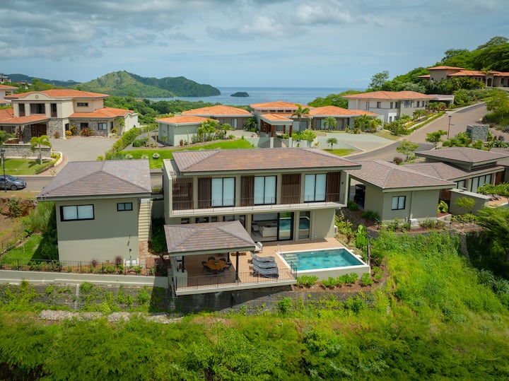 Escape Verde, Pacifico: New Luxury Mountain View - Playa Hermosa