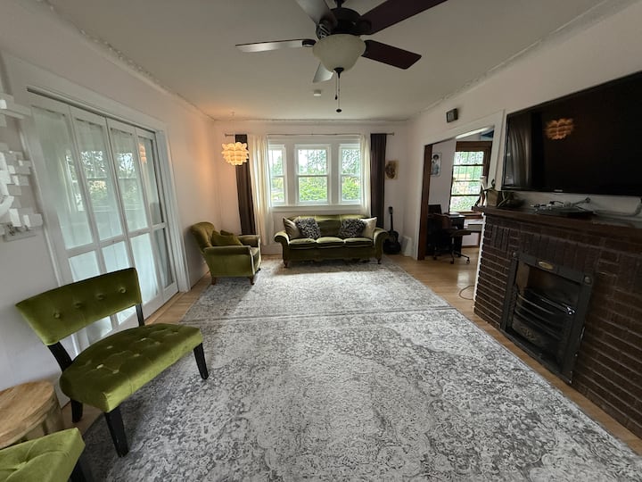 Cute Bungalow -Central Bismarck - Bismarck, ND