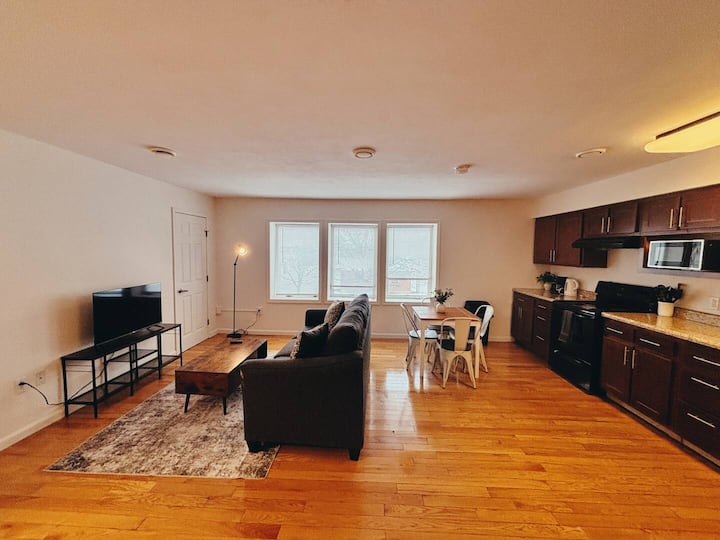 Beautiful Two Bedroom Apartment! - Syracuse, NY