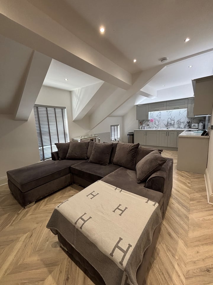 Modern Top Floor Flat Near Beach - Guernesey