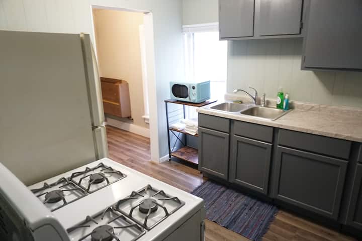 Simple & Clean 2 Bedroom Ottawa - Ottawa, IL
