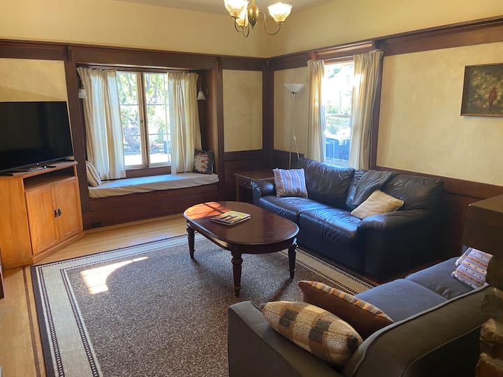 Best Place To Be In Berkeley - Spacious Flat - Berkeley, CA