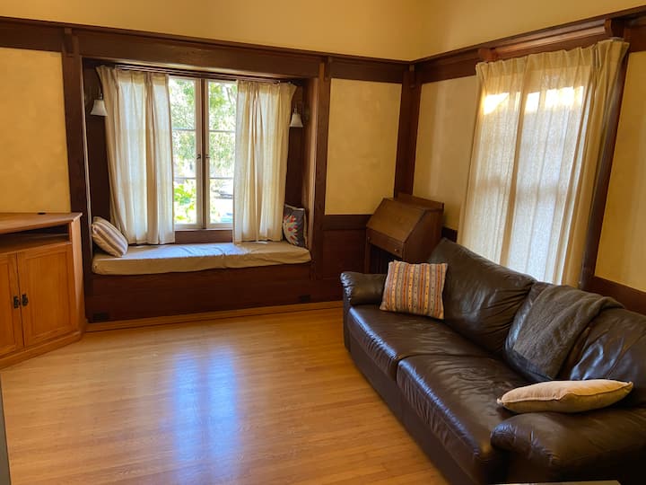 Best Place To Be In Berkeley - Spacious Flat - Berkeley, CA