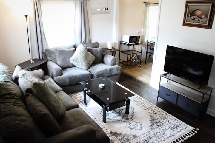 Country Charm On Quiet Culdesac - New Haven, CT