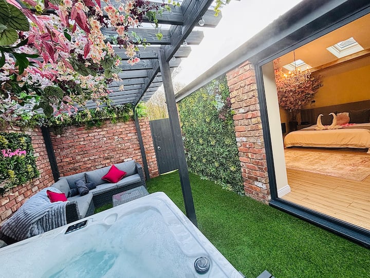 The Secret Snug - United Kingdom