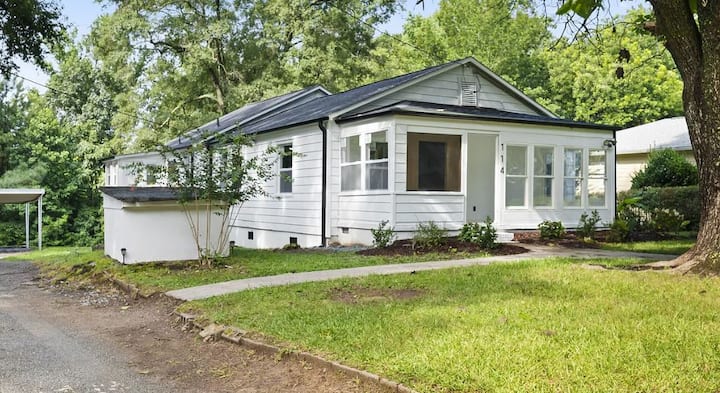 Family & Friends Oasis | 12 Guests | Ample Parking - Durham, NC