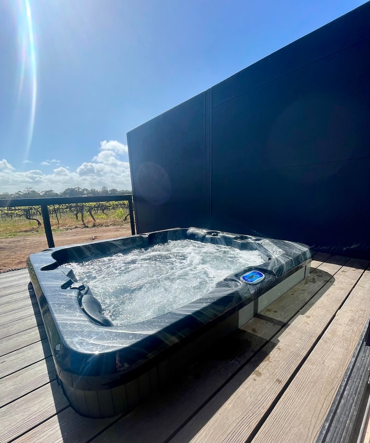 Vineyard Villa | Near Wineries | Bath | Off-grid - Adelaide