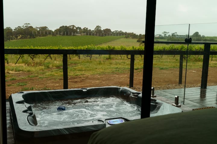Vineyard Villa | Bath | Offgrid | Near Wineries - McLaren Vale